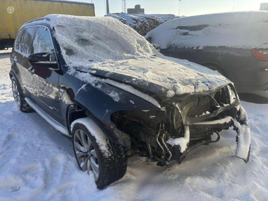 Melns BMW X5 2012 Kauņa, ar dzinēja tilpumu 4.40 L un nobraukumu 241 tūkst. km par 6000 €, foto 1 vietnē AUTOMOTO.COM.LV
