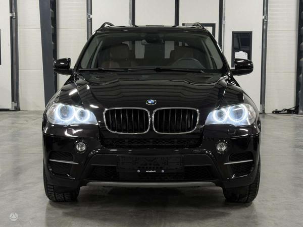 Black BMW X5 2012 in Marijampole, with an engine capacity of 2.99 L and mileage of 230 thousand km for 10900 €, photo 3 on AUTOMOTO.COM.LV