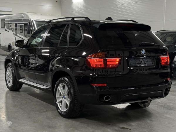 Black BMW X5 2012 in Marijampole, with an engine capacity of 2.99 L and mileage of 230 thousand km for 10900 €, photo 5 on AUTOMOTO.COM.LV