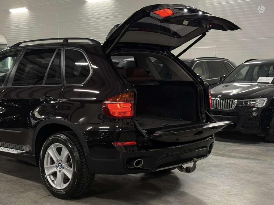 Melns BMW X5 2012 Marijampole, ar dzinēja tilpumu 2.99 L un nobraukumu 230 tūkst. km par 10900 €, foto 12 vietnē AUTOMOTO.COM.LV