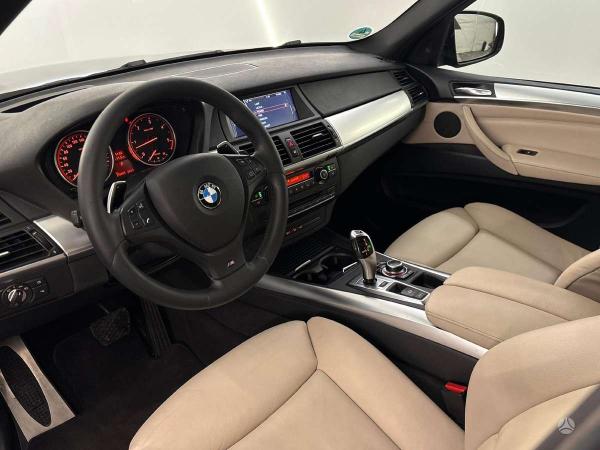 Melns BMW X5 2012 Marijampole, ar dzinēja tilpumu 2.99 L un nobraukumu 277 tūkst. km par 13450 €, foto 2 vietnē AUTOMOTO.COM.LV