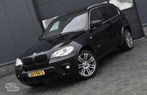 Melns BMW X5 2012 Viļņa, ar dzinēja tilpumu 3.00 L un nobraukumu 385 tūkst. km par 11350 €, foto  vietnē AUTOMOTO.COM.LV