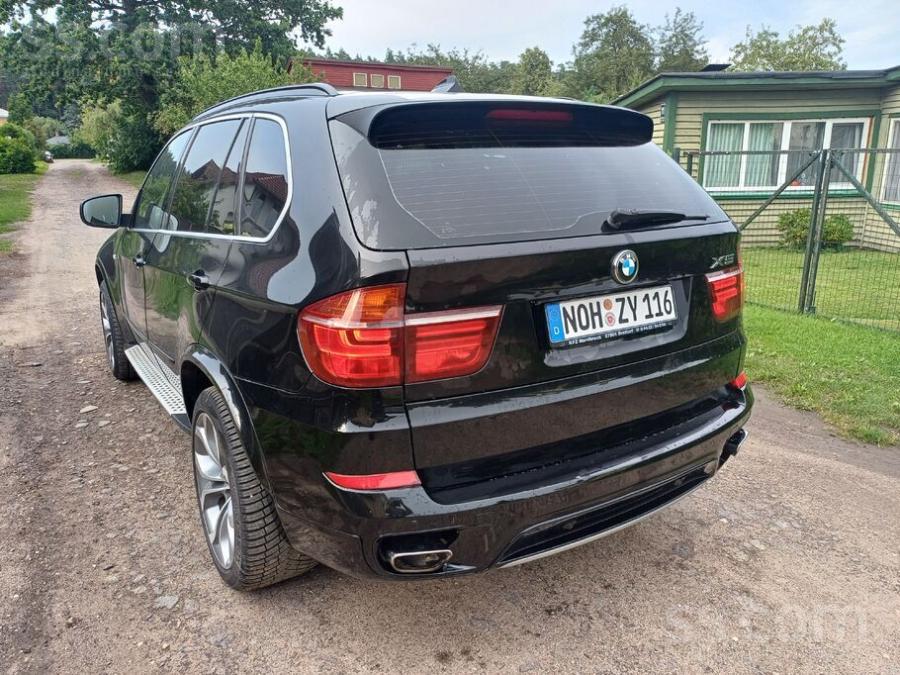 Black BMW X5 2012 in Riga, with an engine capacity of 3.00 L and mileage of 0 thousand km for 12100 €, photo 3 on AUTOMOTO.COM.LV