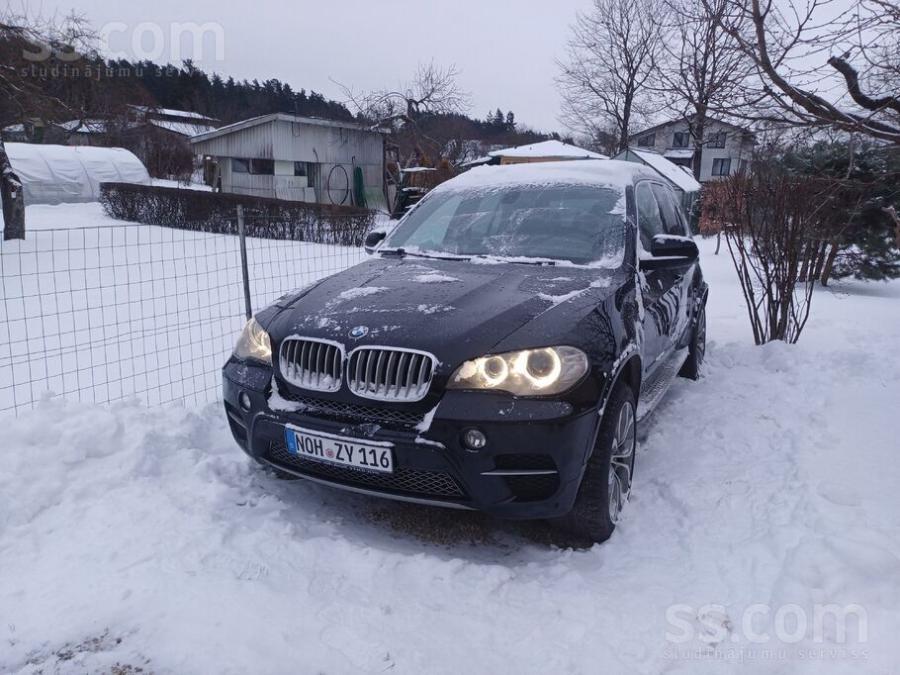 Black BMW X5 2012 in Riga, with an engine capacity of 3.00 L and mileage of 0 thousand km for 12100 €, photo 28 on AUTOMOTO.COM.LV