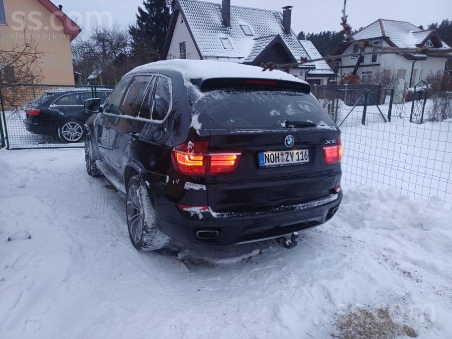 Black BMW X5 2012 in Riga, with an engine capacity of 3.00 L and mileage of 0 thousand km for 12100 €, photo 31 on AUTOMOTO.COM.LV