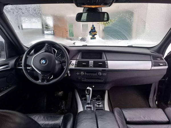 Black BMW X5 2012 in Kaunas, with an engine capacity of 3.00 L and mileage of 305 thousand km for 7500 €, photo 10 on AUTOMOTO.COM.LV