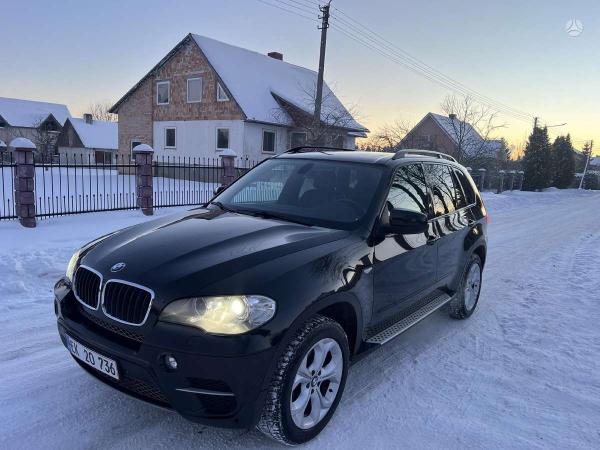 Melns BMW X5 2012 Kauņa, ar dzinēja tilpumu 2.99 L un nobraukumu 275 tūkst. km par 10750 €, foto 1 vietnē AUTOMOTO.COM.LV