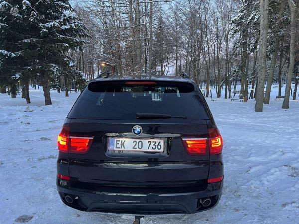Black BMW X5 2012 in Kaunas, with an engine capacity of 2.99 L and mileage of 275 thousand km for 10750 €, photo 5 on AUTOMOTO.COM.LV