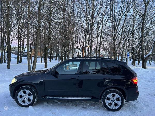 Black BMW X5 2012 in Kaunas, with an engine capacity of 2.99 L and mileage of 275 thousand km for 10750 €, photo 6 on AUTOMOTO.COM.LV