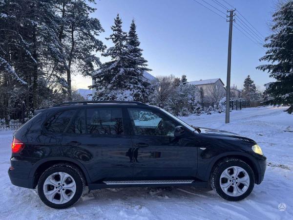 Black BMW X5 2012 in Kaunas, with an engine capacity of 2.99 L and mileage of 275 thousand km for 10750 €, photo 7 on AUTOMOTO.COM.LV