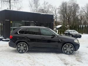 Black BMW X5 2012 in Riga, with an engine capacity of 3.00 L and mileage of 280 thousand km for 12990 €, photo 3 on AUTOMOTO.COM.LV