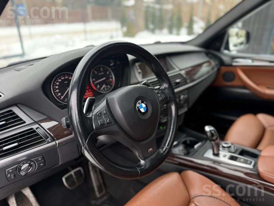 Black BMW X5 2012 in Riga, with an engine capacity of 3.00 L and mileage of 280 thousand km for 12990 €, photo 15 on AUTOMOTO.COM.LV