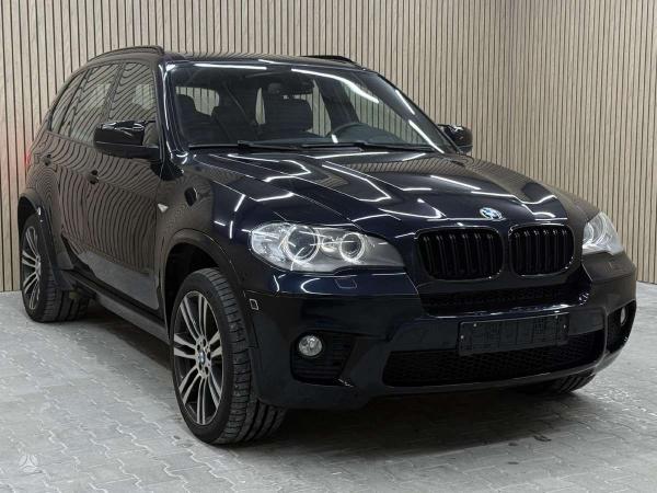 Black BMW X5 2012 in Marijampole, with an engine capacity of 2.99 L and mileage of 284 thousand km for 12450 €, photo 1 on AUTOMOTO.COM.LV