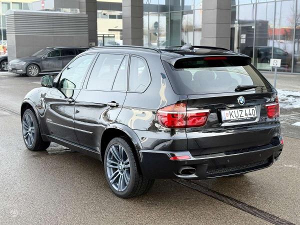 Black BMW X5 2012 in Vilnius, with an engine capacity of 2.99 L and mileage of 297 thousand km for 12500 €, photo 3 on AUTOMOTO.COM.LV