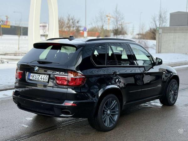 Black BMW X5 2012 in Vilnius, with an engine capacity of 2.99 L and mileage of 297 thousand km for 12500 €, photo 5 on AUTOMOTO.COM.LV