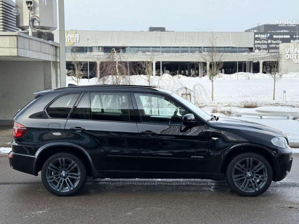 Black BMW X5 2012 in Vilnius, with an engine capacity of 2.99 L and mileage of 297 thousand km for 12500 €, photo 6 on AUTOMOTO.COM.LV