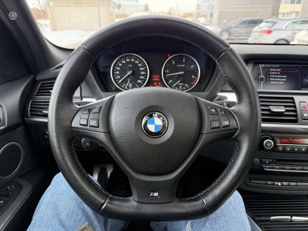 Black BMW X5 2012 in Vilnius, with an engine capacity of 2.99 L and mileage of 297 thousand km for 12500 €, photo 9 on AUTOMOTO.COM.LV