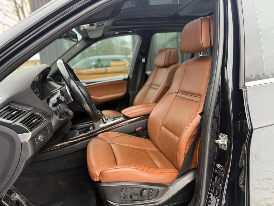 Melns BMW X5 2012 Rīga, ar dzinēja tilpumu 2.99 L un nobraukumu 280 tūkst. km par 12990 €, foto 16 vietnē AUTOMOTO.COM.LV