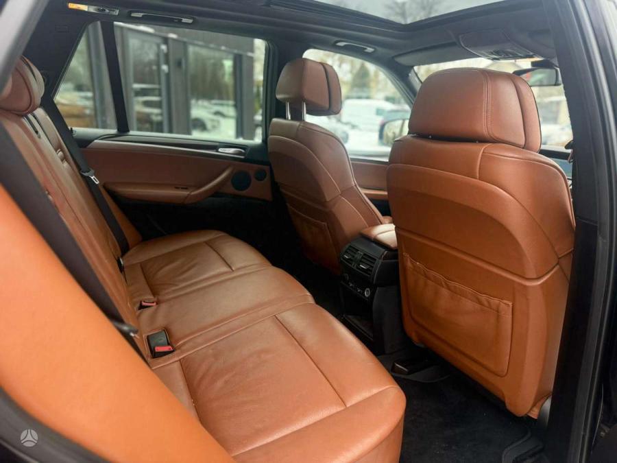 Melns BMW X5 2012 Rīga, ar dzinēja tilpumu 2.99 L un nobraukumu 280 tūkst. km par 12990 €, foto 28 vietnē AUTOMOTO.COM.LV