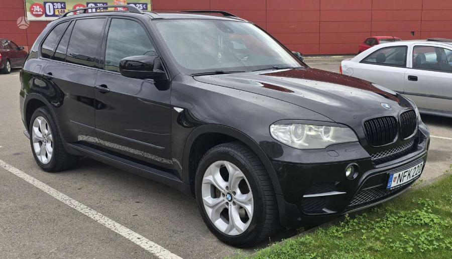 Black BMW X5 2012 in Marijampole, with an engine capacity of 2.99 L and mileage of 300 thousand km for 12000 €, photo 2 on AUTOMOTO.COM.LV