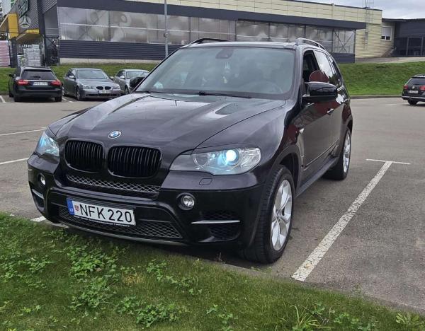Melns BMW X5 2012 Marijampole, ar dzinēja tilpumu 2.99 L un nobraukumu 300 tūkst. km par 12000 €, foto 3 vietnē AUTOMOTO.COM.LV