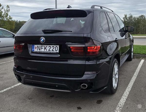Melns BMW X5 2012 Marijampole, ar dzinēja tilpumu 2.99 L un nobraukumu 300 tūkst. km par 12000 €, foto 5 vietnē AUTOMOTO.COM.LV
