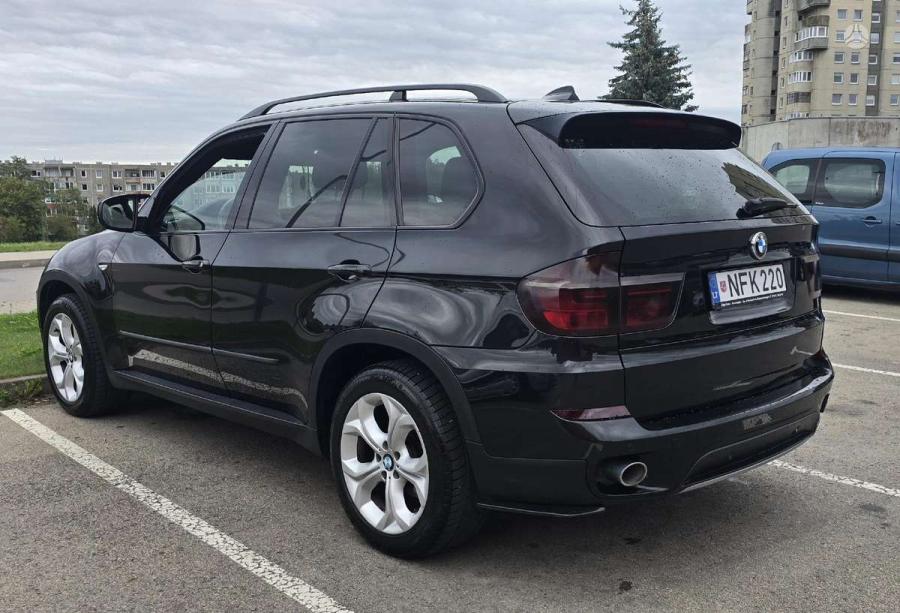 Black BMW X5 2012 in Marijampole, with an engine capacity of 2.99 L and mileage of 300 thousand km for 12000 €, photo 7 on AUTOMOTO.COM.LV