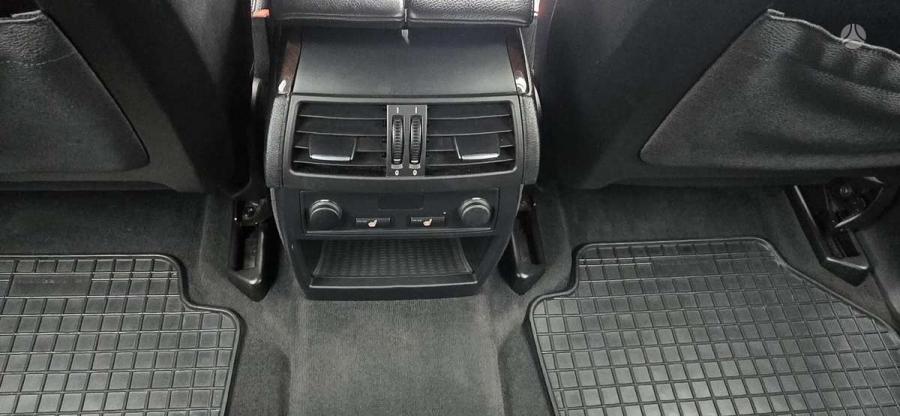 Black BMW X5 2012 in Marijampole, with an engine capacity of 2.99 L and mileage of 300 thousand km for 12000 €, photo 13 on AUTOMOTO.COM.LV
