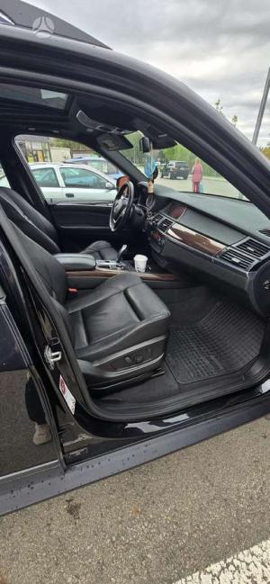 Black BMW X5 2012 in Marijampole, with an engine capacity of 2.99 L and mileage of 300 thousand km for 12000 €, photo 15 on AUTOMOTO.COM.LV