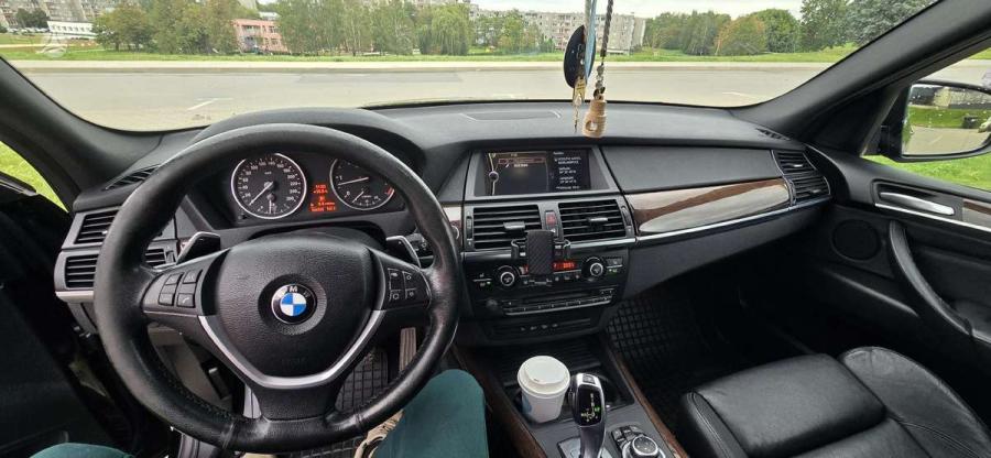 Black BMW X5 2012 in Marijampole, with an engine capacity of 2.99 L and mileage of 300 thousand km for 12000 €, photo 16 on AUTOMOTO.COM.LV