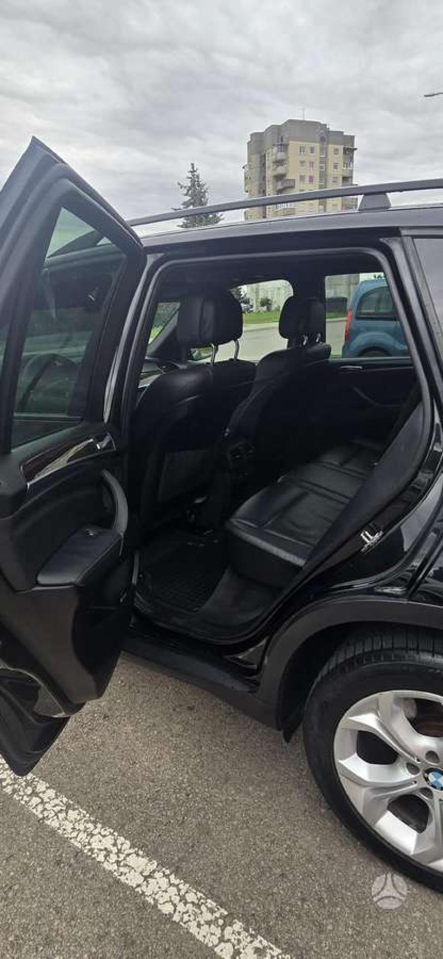 Black BMW X5 2012 in Marijampole, with an engine capacity of 2.99 L and mileage of 300 thousand km for 12000 €, photo 18 on AUTOMOTO.COM.LV