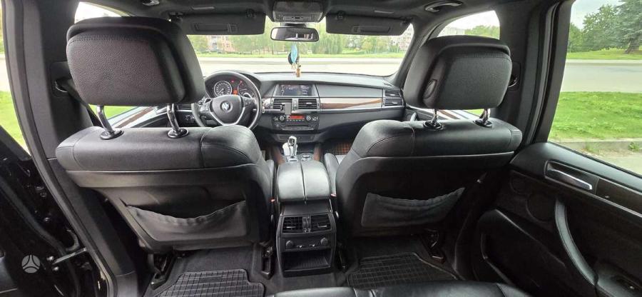 Black BMW X5 2012 in Marijampole, with an engine capacity of 2.99 L and mileage of 300 thousand km for 12000 €, photo 19 on AUTOMOTO.COM.LV