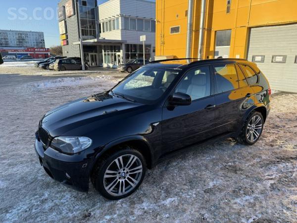 Black BMW X5 2012 in Riga, with an engine capacity of 3.00 L and mileage of 250 thousand km for 16500 €, photo 2 on AUTOMOTO.COM.LV