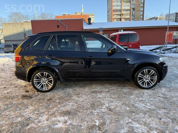 Black BMW X5 2012 in Riga, with an engine capacity of 3.00 L and mileage of 250 thousand km for 16500 €, photo 6 on AUTOMOTO.COM.LV