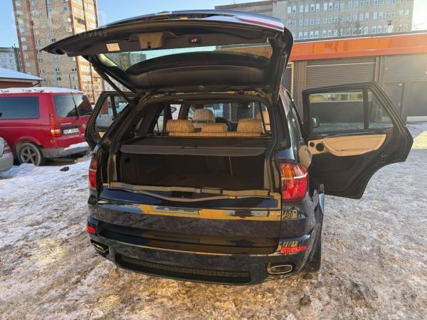 Black BMW X5 2012 in Riga, with an engine capacity of 3.00 L and mileage of 250 thousand km for 16500 €, photo 8 on AUTOMOTO.COM.LV