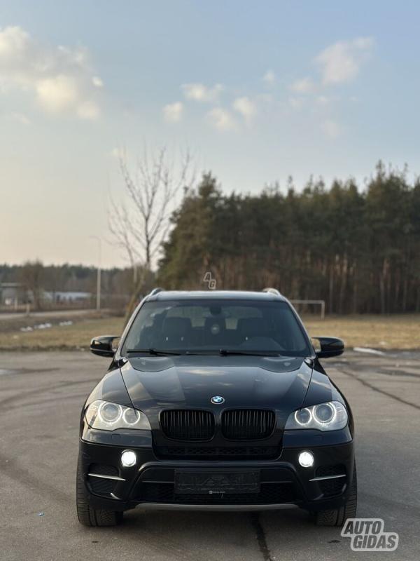 Melns BMW X5 2012 Viļņa, ar dzinēja tilpumu 3.00 L un nobraukumu 289 tūkst. km par 9350 €, foto 1 vietnē AUTOMOTO.COM.LV