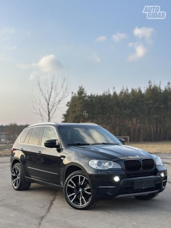 Melns BMW X5 2012 Viļņa, ar dzinēja tilpumu 3.00 L un nobraukumu 289 tūkst. km par 9350 €, foto 2 vietnē AUTOMOTO.COM.LV