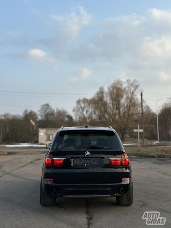 Melns BMW X5 2012 Viļņa, ar dzinēja tilpumu 3.00 L un nobraukumu 289 tūkst. km par 9350 €, foto 4 vietnē AUTOMOTO.COM.LV