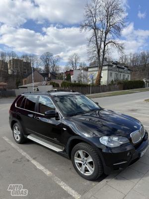 Melns BMW X5 2012 Viļņa, ar dzinēja tilpumu 3.00 L un nobraukumu 195 tūkst. km par 10500 €, foto  vietnē AUTOMOTO.COM.LV