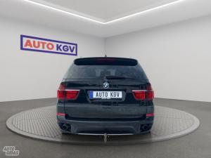 Black BMW X5 2012 in Kaunas, with an engine capacity of 3.00 L and mileage of 260 thousand km for 10999 €, photo 4 on AUTOMOTO.COM.LV