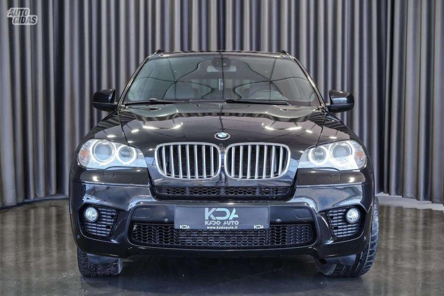 Black BMW X5 2012 in Marijampole, with an engine capacity of 3.00 L and mileage of 216 thousand km for 13150 €, photo 4 on AUTOMOTO.COM.LV