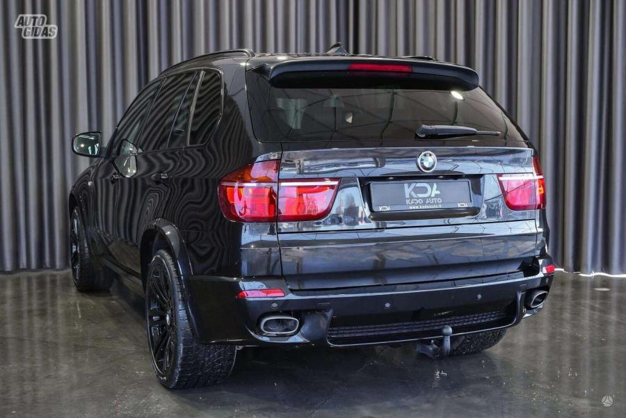 Black BMW X5 2012 in Marijampole, with an engine capacity of 3.00 L and mileage of 216 thousand km for 13150 €, photo 11 on AUTOMOTO.COM.LV