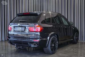 Black BMW X5 2012 in Marijampole, with an engine capacity of 3.00 L and mileage of 216 thousand km for 13150 €, photo 14 on AUTOMOTO.COM.LV