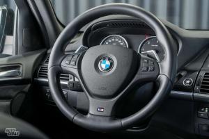 Black BMW X5 2012 in Marijampole, with an engine capacity of 3.00 L and mileage of 216 thousand km for 13150 €, photo 19 on AUTOMOTO.COM.LV