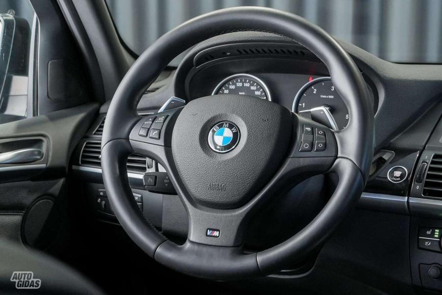 Black BMW X5 2012 in Marijampole, with an engine capacity of 3.00 L and mileage of 216 thousand km for 13150 €, photo 19 on AUTOMOTO.COM.LV