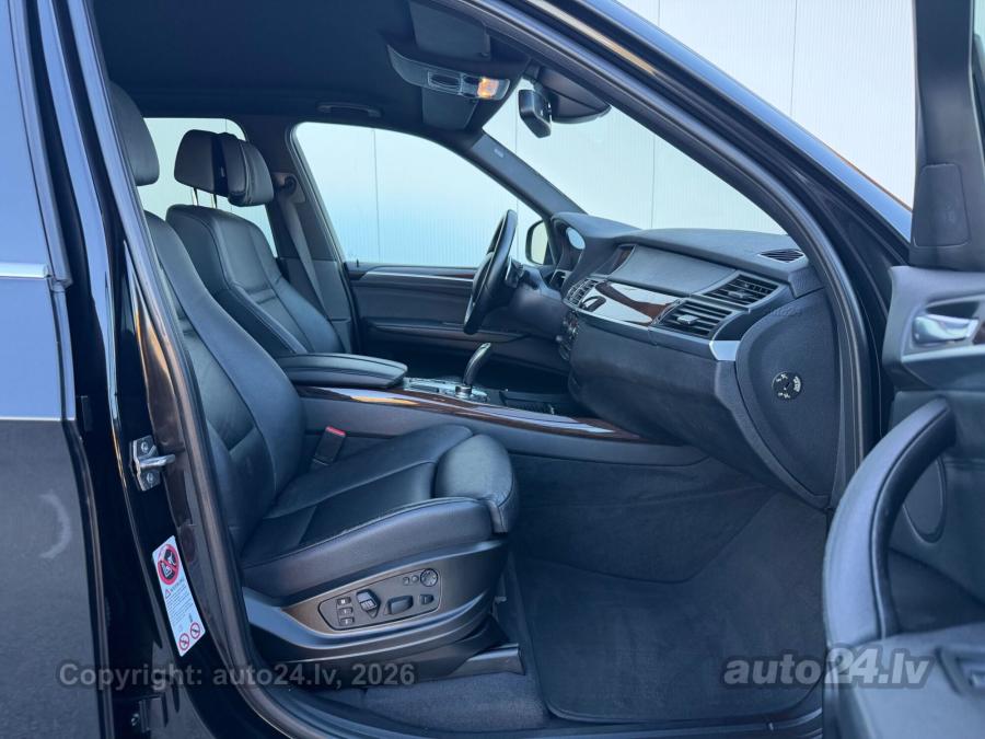 Melns BMW X5 2012 Tartu, ar dzinēja tilpumu 3.00 L un nobraukumu 249 tūkst. km par 14999 €, foto 9 vietnē AUTOMOTO.COM.LV