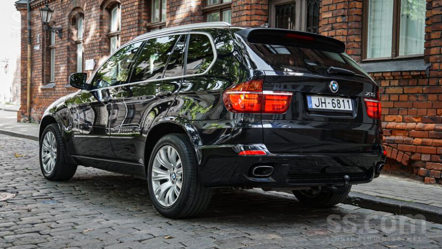 Melns BMW X5 2012 Rīga, ar dzinēja tilpumu 3.00 L un nobraukumu 357 tūkst. km par 9950 €, foto 4 vietnē AUTOMOTO.COM.LV