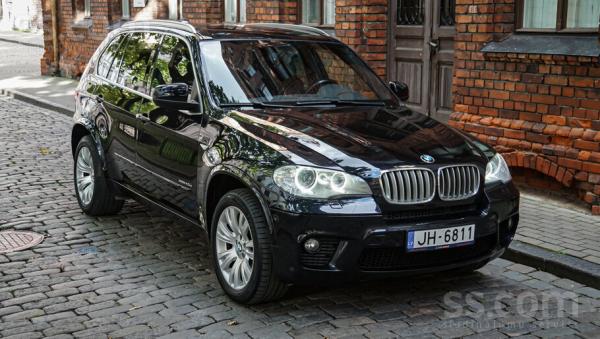 Black BMW X5 2012 in Riga, with an engine capacity of 3.00 L and mileage of 357 thousand km for 9950 €, photo 6 on AUTOMOTO.COM.LV