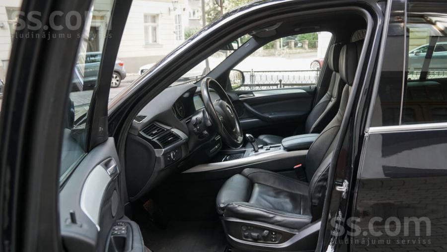 Melns BMW X5 2012 Rīga, ar dzinēja tilpumu 3.00 L un nobraukumu 357 tūkst. km par 9950 €, foto 8 vietnē AUTOMOTO.COM.LV