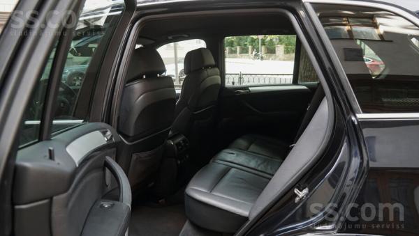 Black BMW X5 2012 in Riga, with an engine capacity of 3.00 L and mileage of 357 thousand km for 9950 €, photo 8 on AUTOMOTO.COM.LV